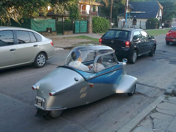 El auto raro que circula por las calles de San Miguel